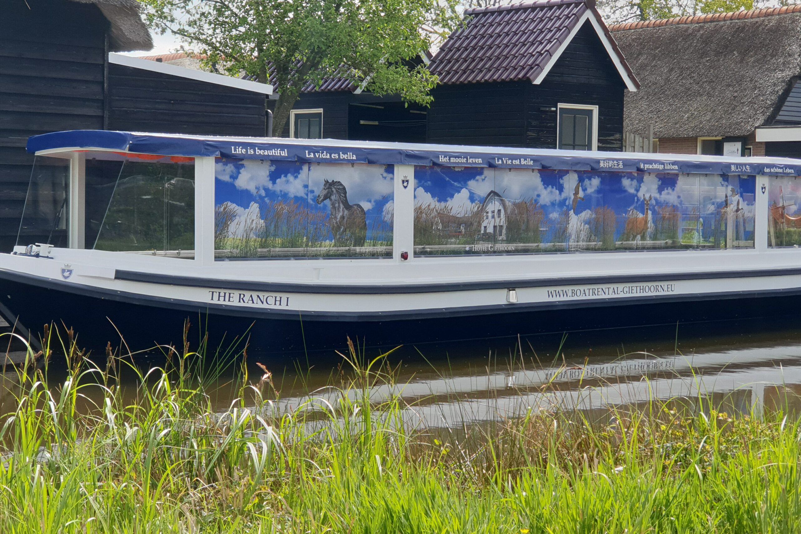Tour of Giethoorn - BoatRental-Giethoorn.EU - with a boatcruise